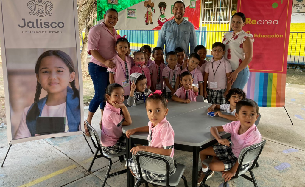 Continúa la DRSE con la entrega de mobiliario en diversos planteles ...