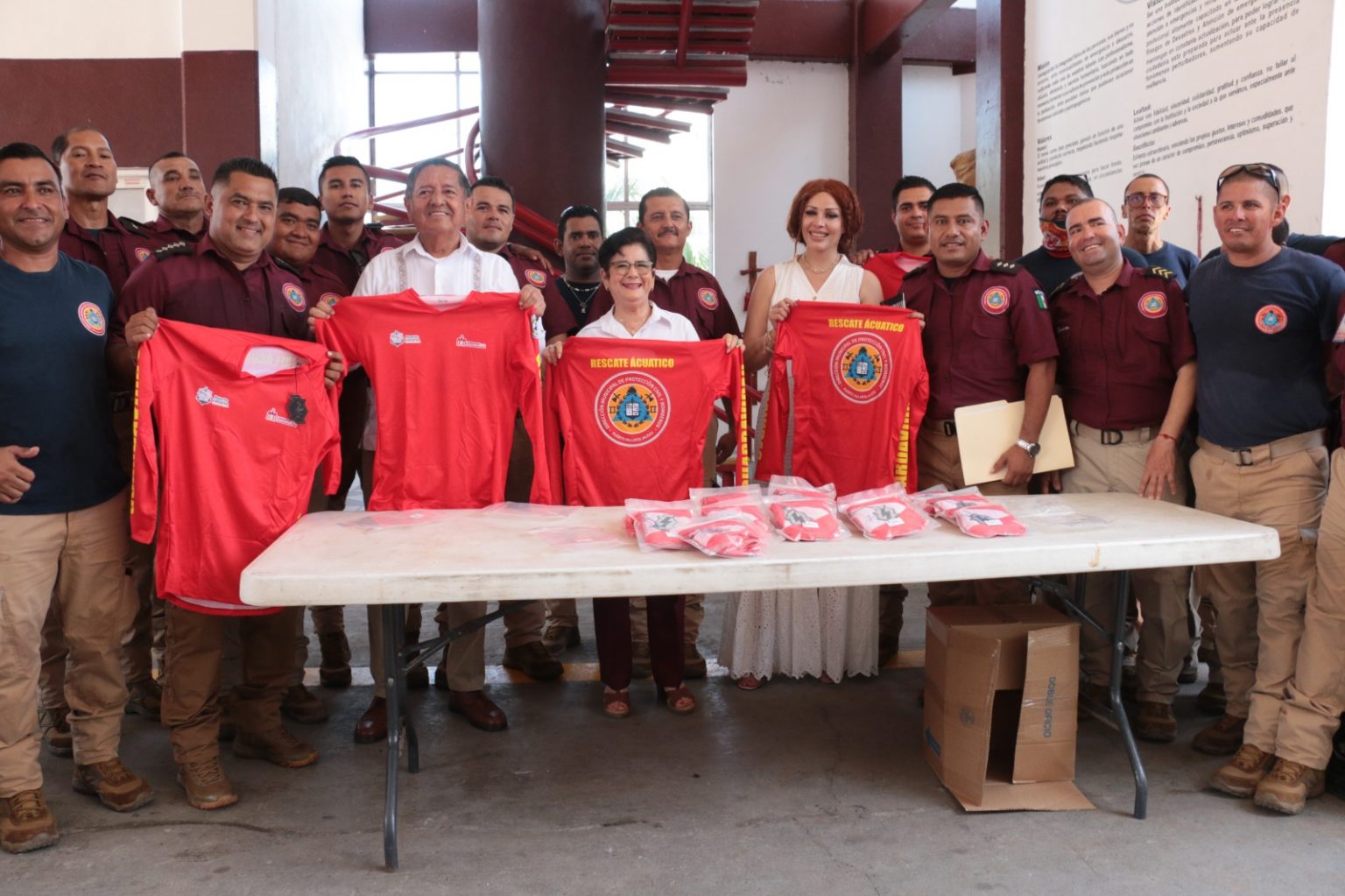 Entregan reconocimientos y jubilaciones en ceremonia por Día Nacional ...